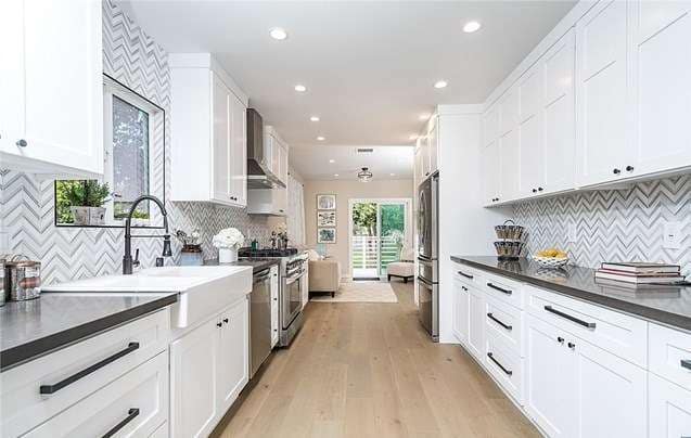 Contemporary Kitchen - Griffith | Cella Builders